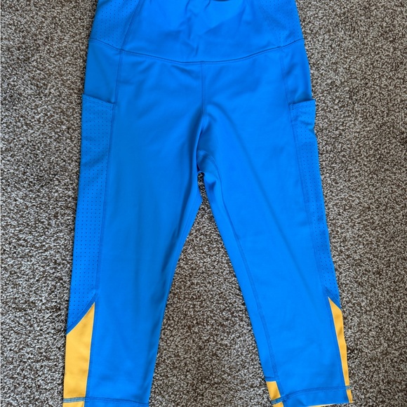 Brooks | Pants & Jumpsuits | Brooks Womens Capri Leggings In Baby Blue ...